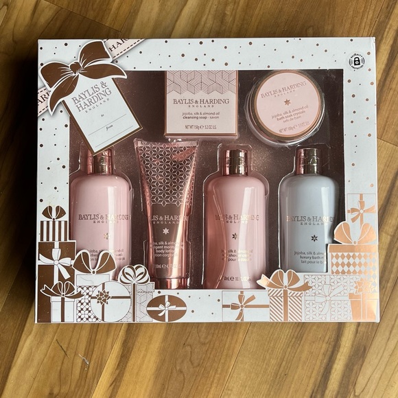 baylis and harding | Bath & Body | Nib Baylis And Harding Gift Set ...